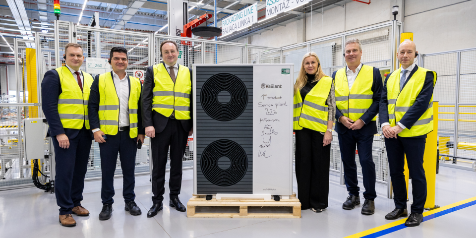 EU-Kommissarin Kadri Simson besucht das neue Wärmepumpenwerk der Vaillant Group in Senica