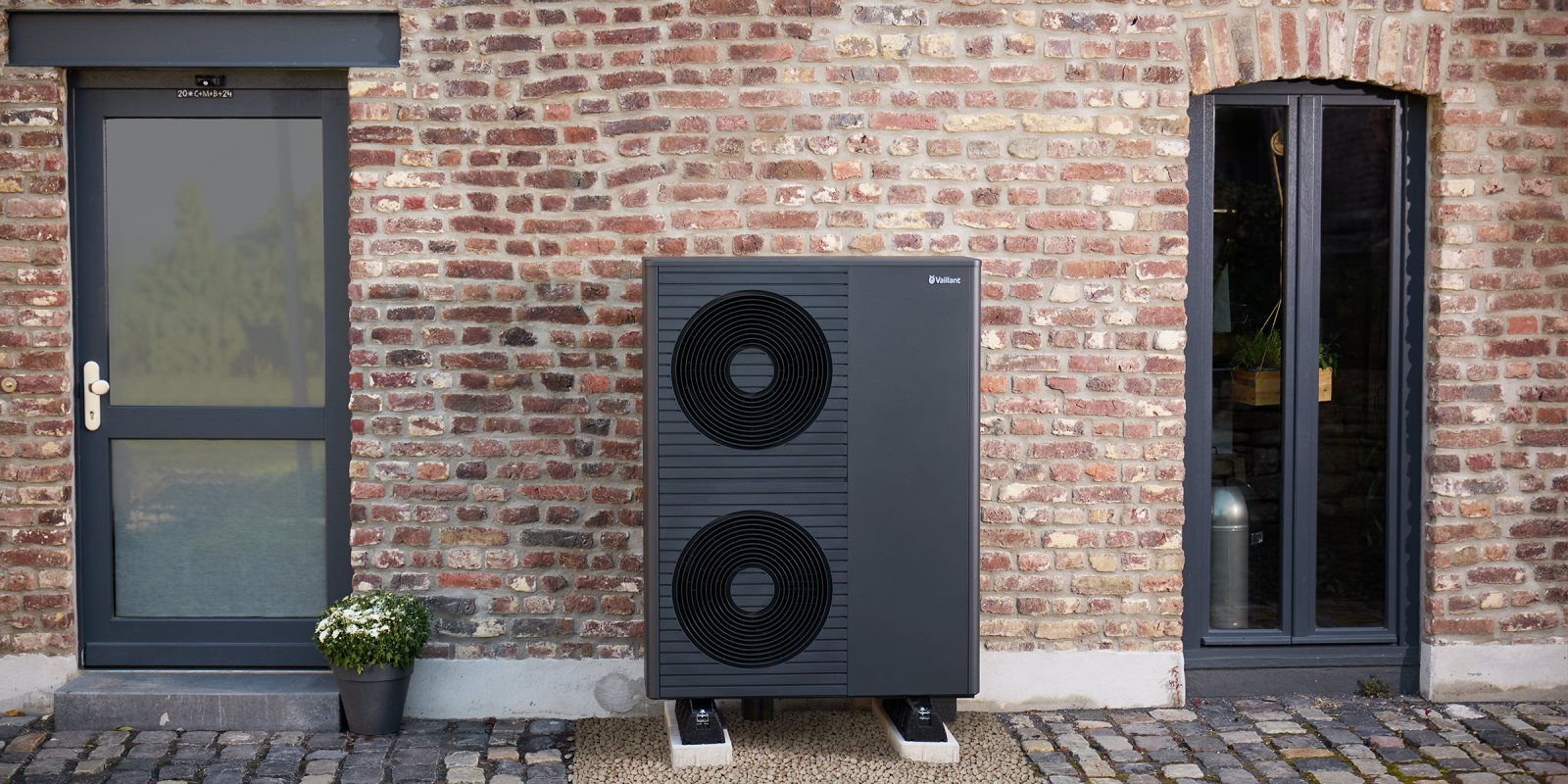 Effizienter, leiser und flexibel aufstellbar: die neue Wärmepumpe aroTHERM plus